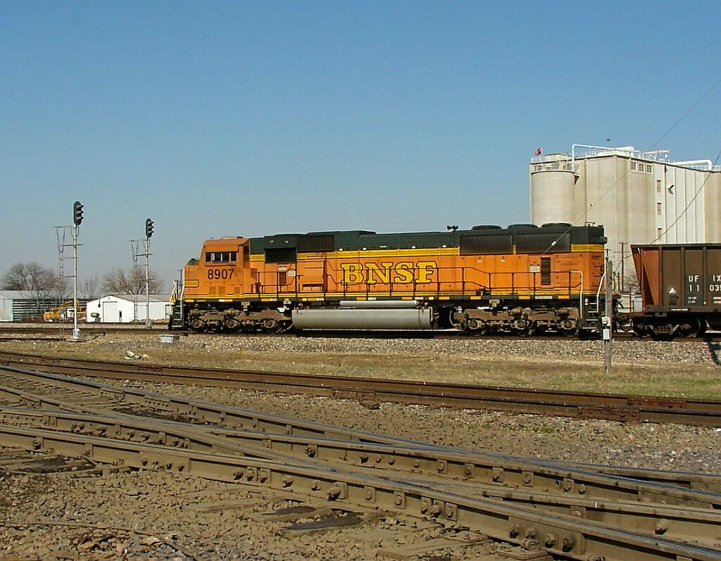 BNSF 8907